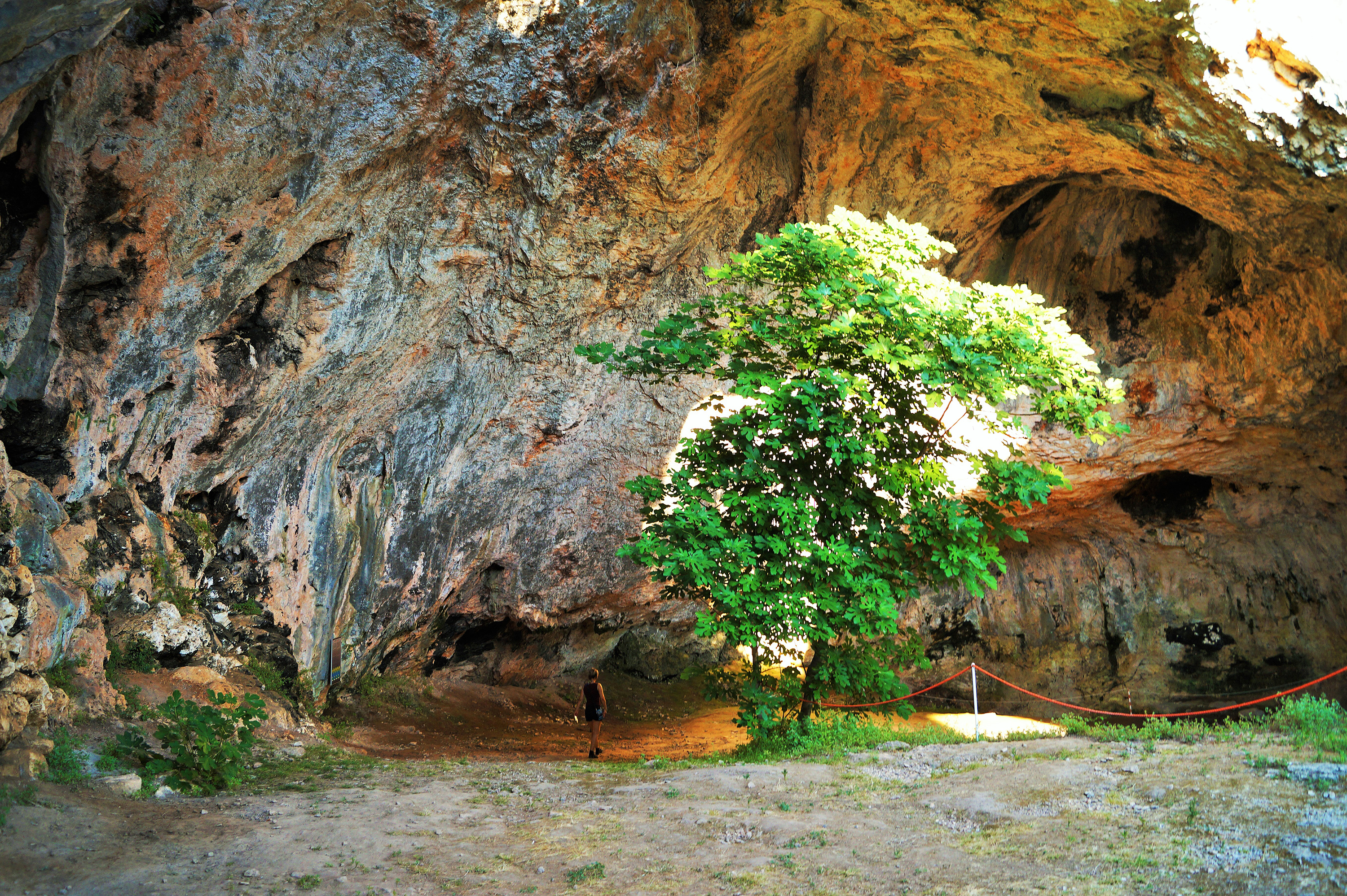 Visit Vela Luka | Vela spila cave - the cradle of Western civilization